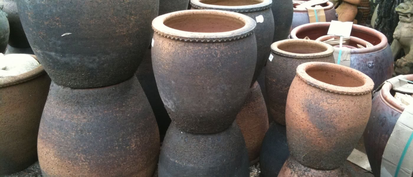 5123-Old-stone-jar-display-1400x600